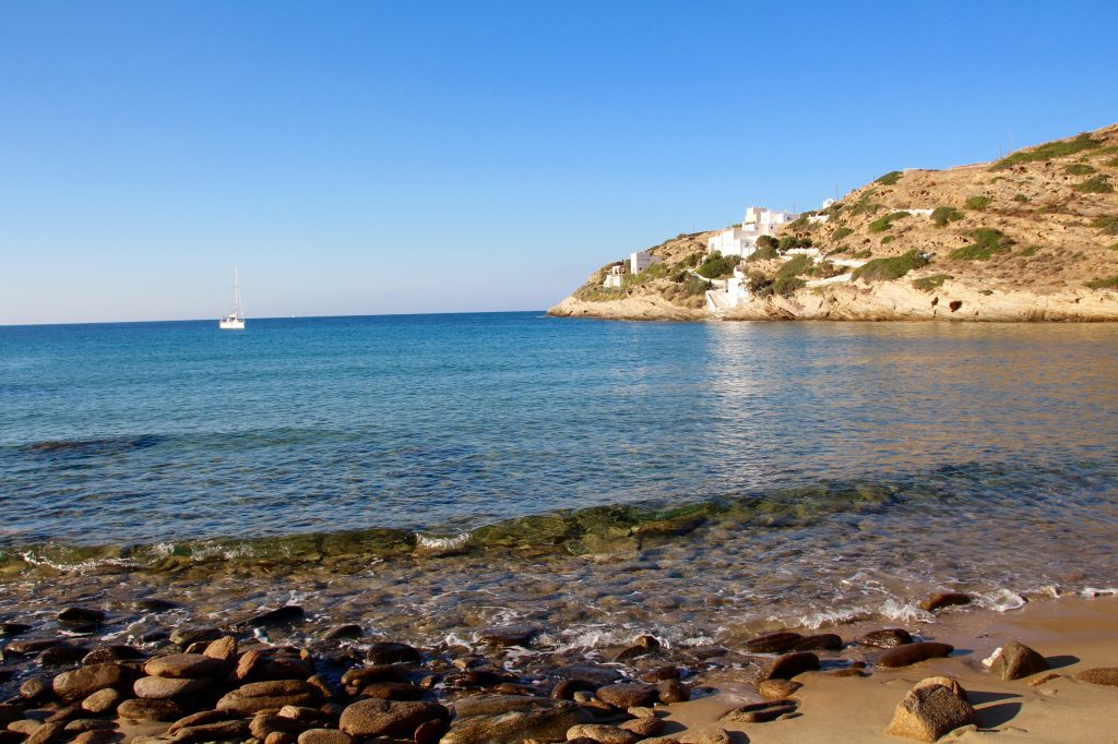Ile d'Ios en Grèce : sauvage et turquoise - Les Gourmands voyagent