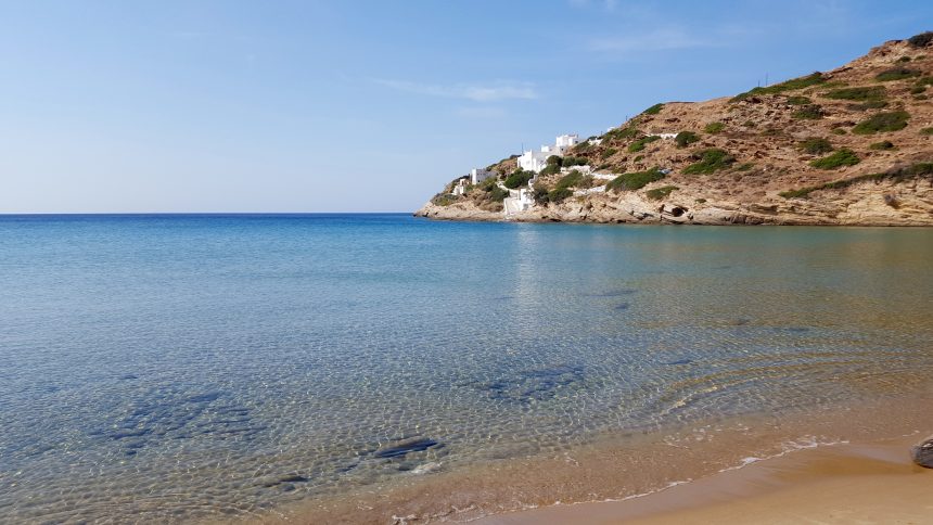 Ile d'Ios en Grèce : sauvage et turquoise - Les Gourmands voyagent